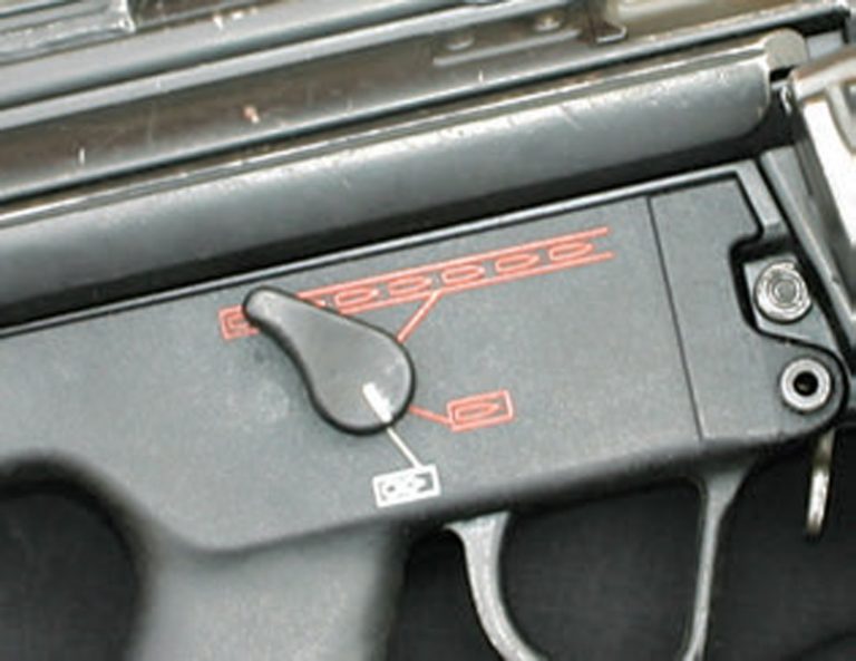 M4 or MP5? - SWAT Survival | Weapons | Tactics