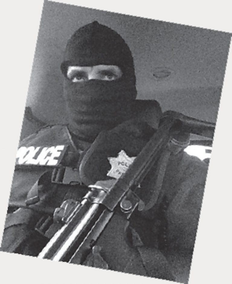 M4 or MP5? - SWAT Survival | Weapons | Tactics